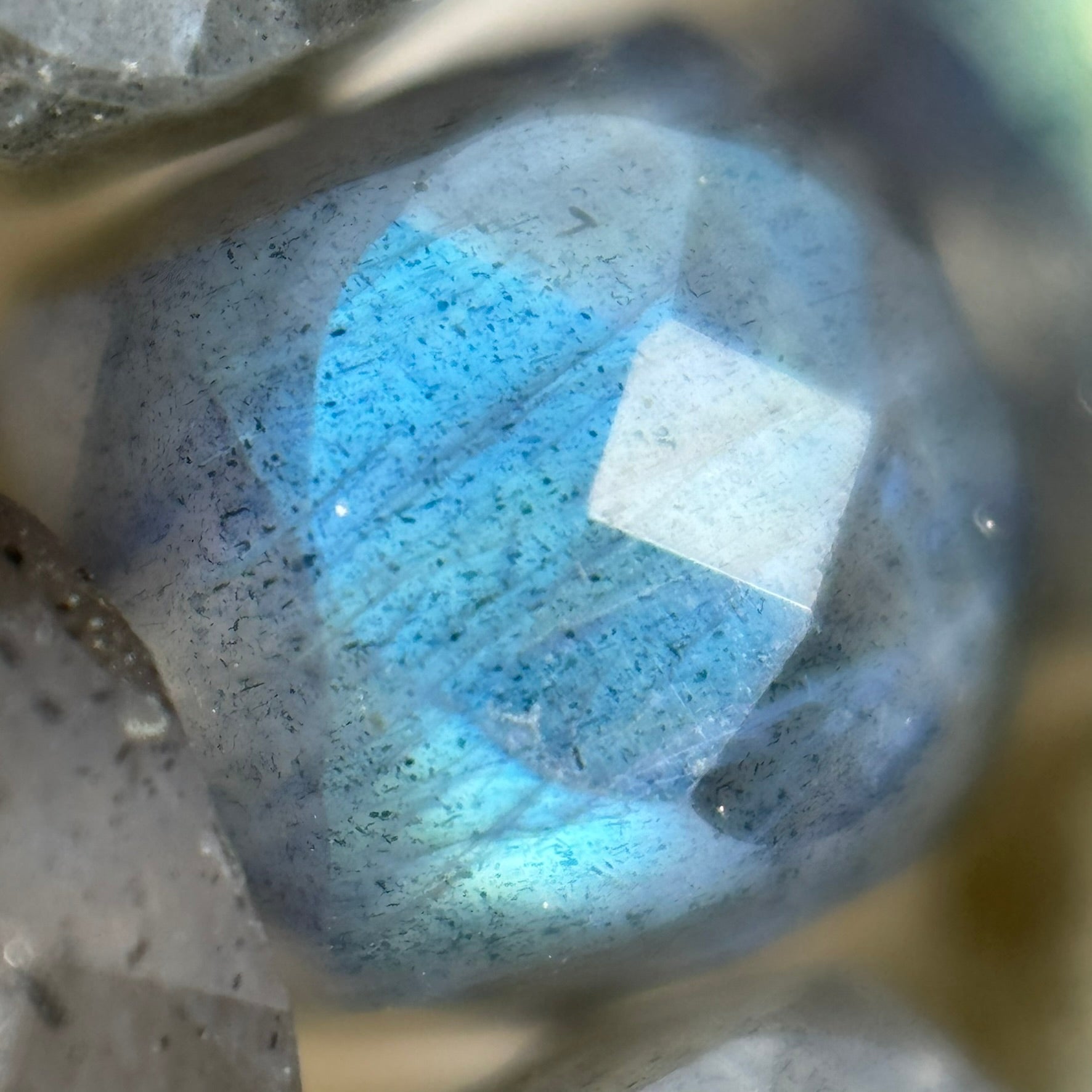 Labradorite Jewelry: Goldsmith's Investment Guide – Reza Gem Collection