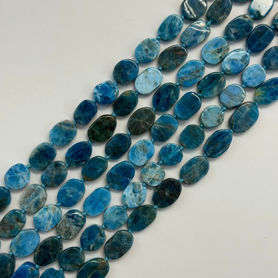 Apatite Colors & Phenomena: A Master's Guide to Neon Blues and Cat's E ...