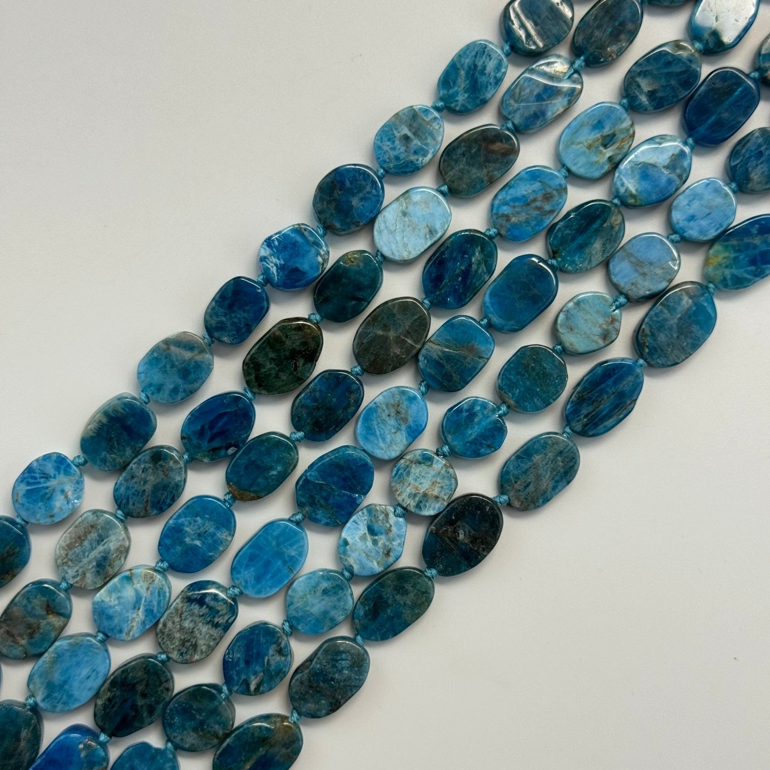 Apatite Colors & Phenomena: A Master's Guide to Neon Blues and Cat's E ...